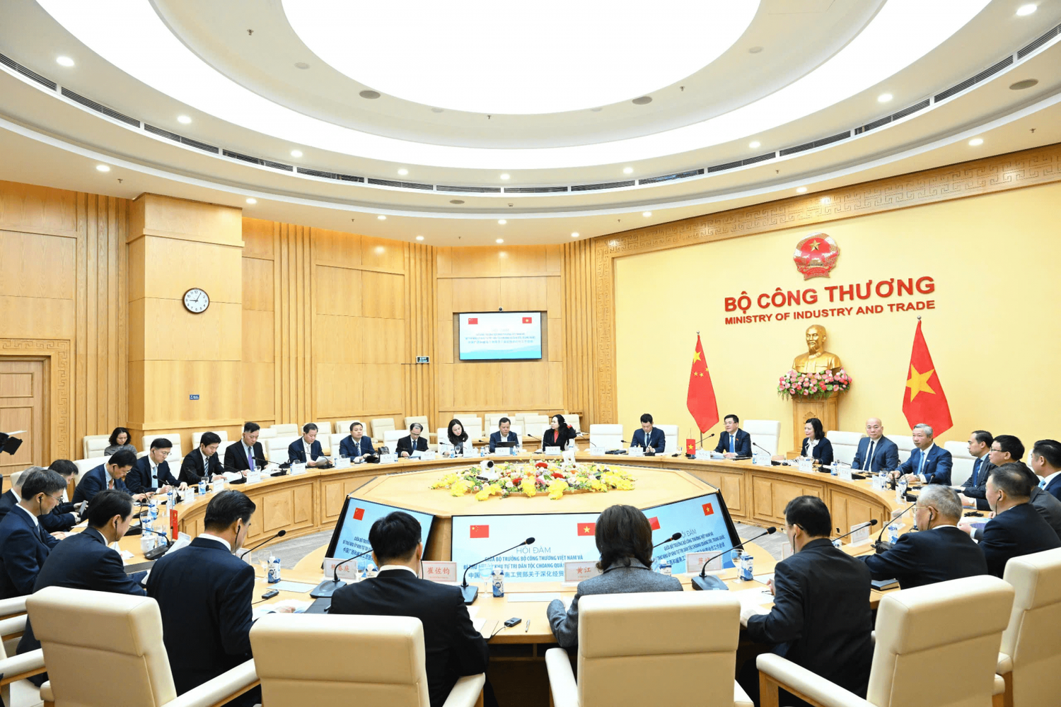 越南工贸部与中国广西签署合作文件 | Vietnam+ (VietnamPlus)