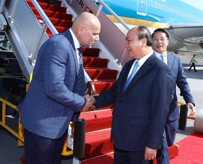 越南政府总理阮春福抵达巴布亚新几内亚 开始出席APEC 26 | Vietnam+ (VietnamPlus)