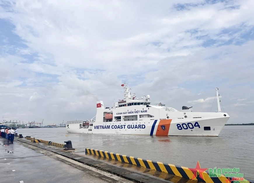 越南海军CSB 8004号舰启航赴韩国参观交流 | Vietnam+ (VietnamPlus)